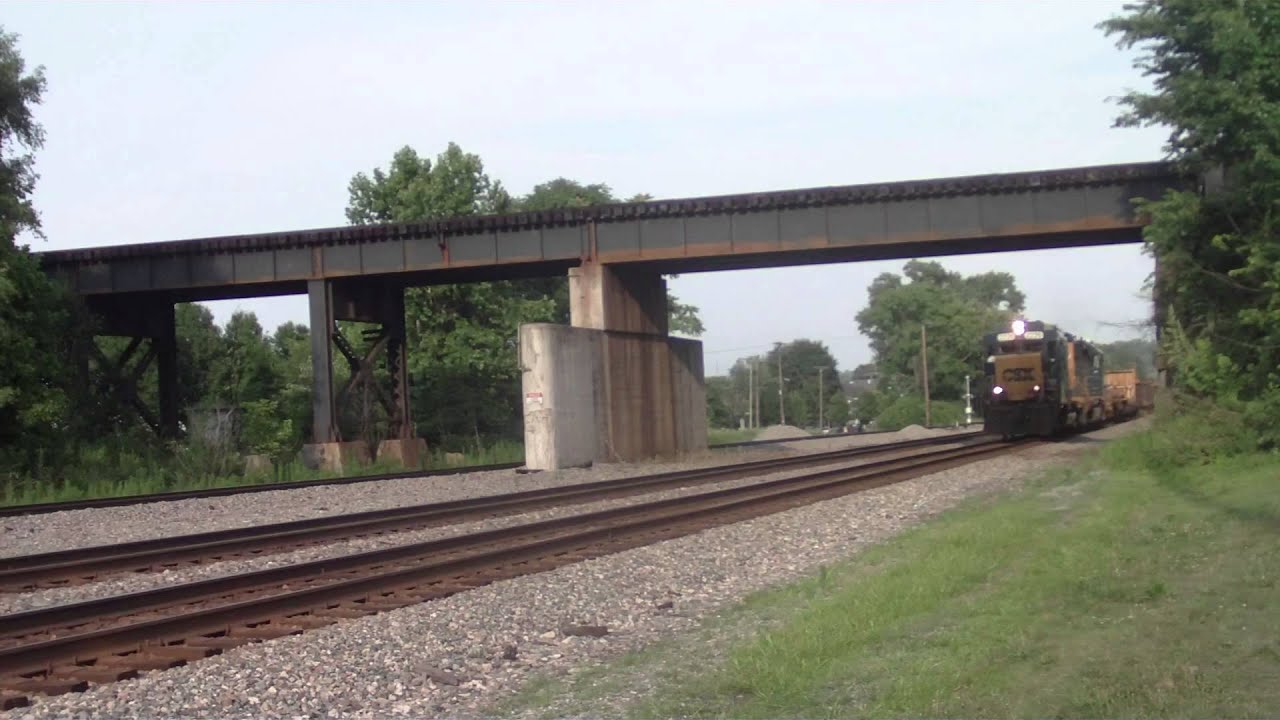 CSX Empty Rail Train At Kenova, WV - YouTube