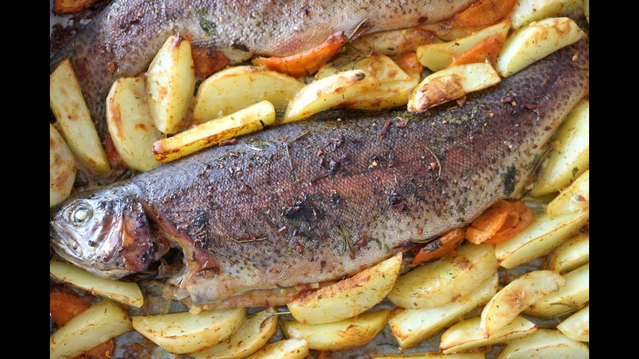 Pastrmka iz rerne sa krompirićima i šargarepom - YouTube