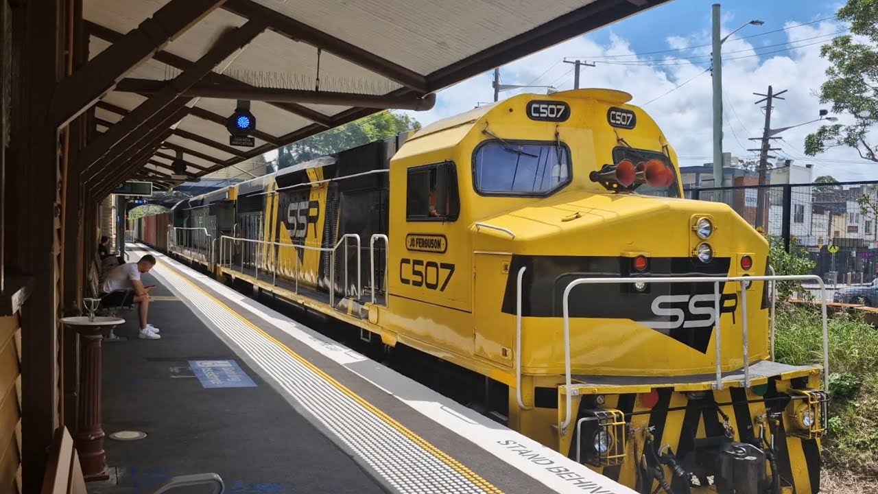 26/01/25 SSR Manildra Train 9176 passing Penshurst - YouTube