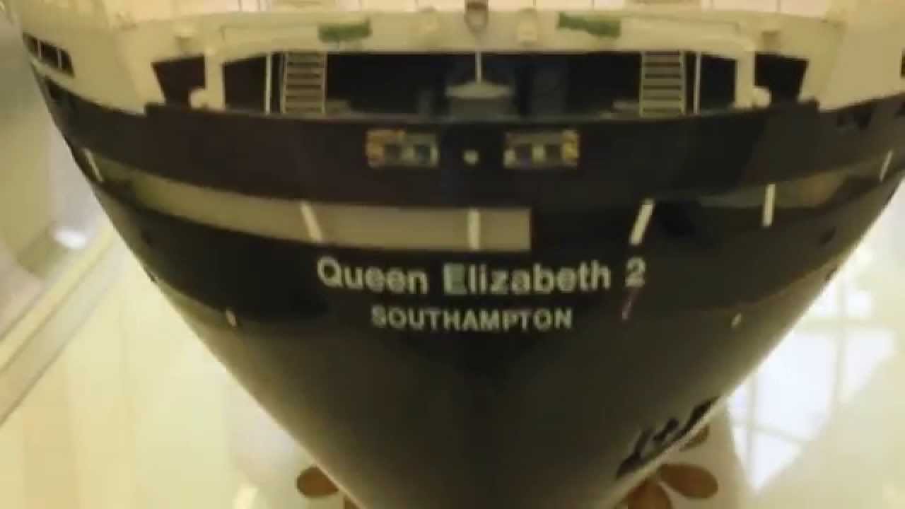 QE2 Detail of the hull - YouTube