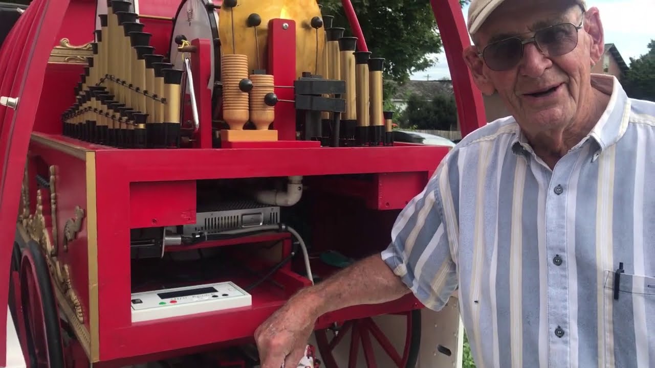 Play Me a Song Mr. Calliope Man - YouTube