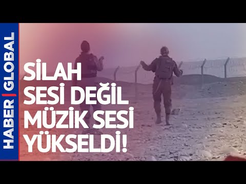 İsrail- Mısır Sınırında İlginç Görüntüler! İki Ülkenin Askerleri Böyle Dans Etti