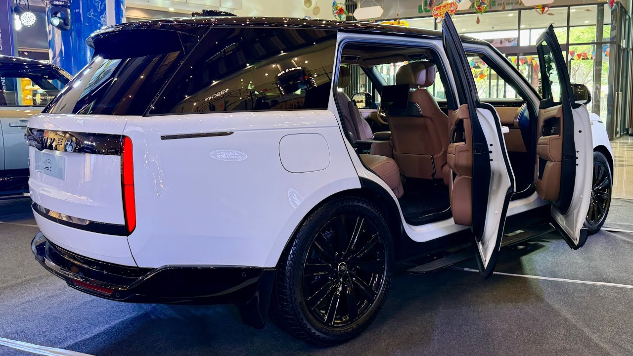 The 2025 Range Rover Autobiography Is a Rolling Palace with 7 Seats ...