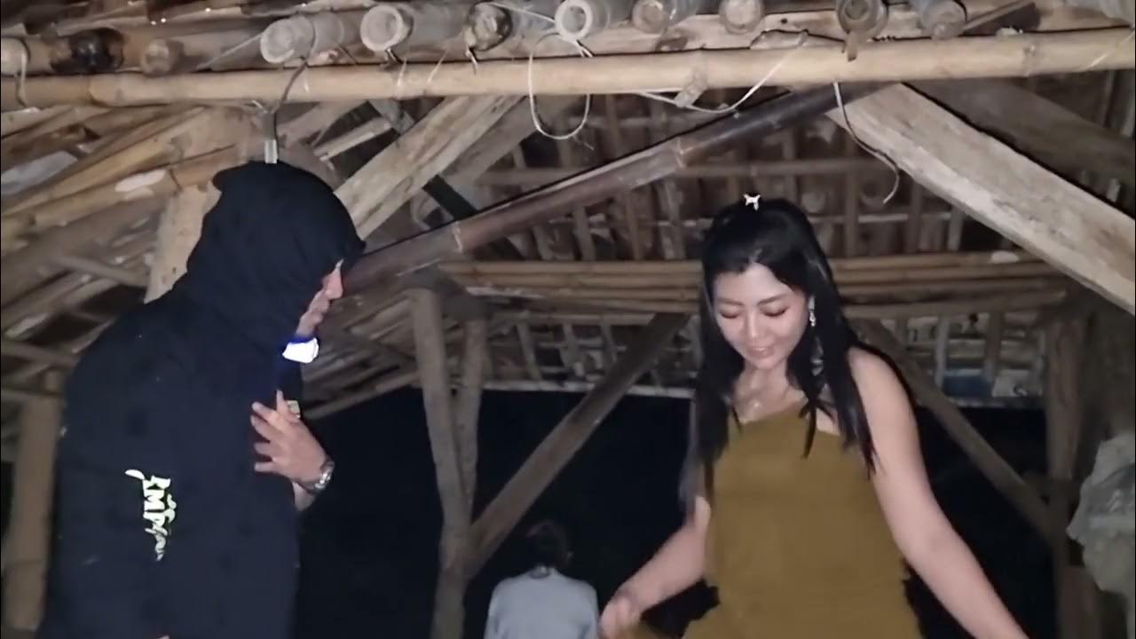 KANG UJANG BUKA BAJU DEMI RATU DOMBREET//lilin kuntilanak - YouTube