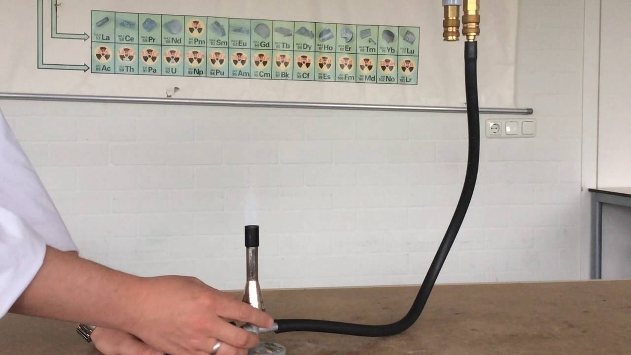 Van een gele vlam naar een ruisende vlam - YouTube