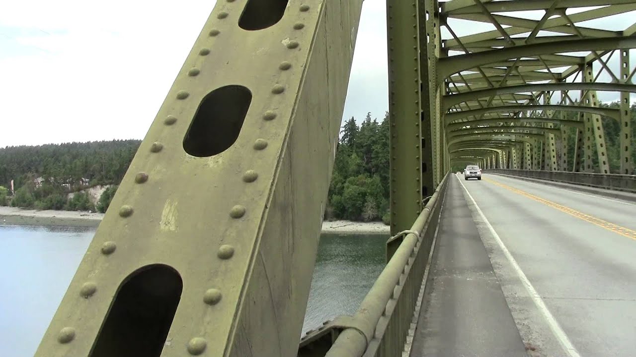 Peregrine Falcon on Agate Pass Bridge - YouTube