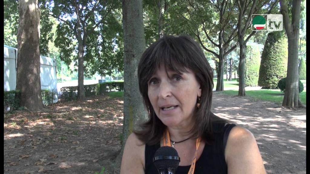 Un libro, un personaggio - Beatrice Masini - YouTube