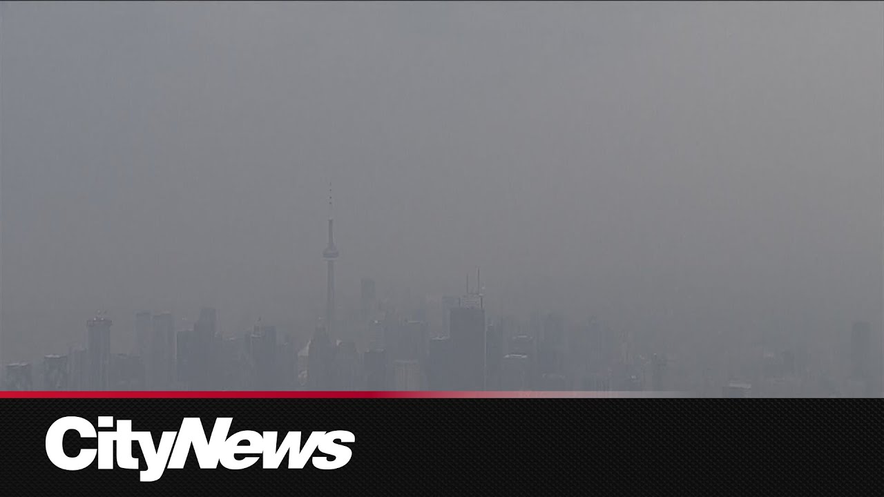 Toronto skyline shrouded in smoke as air quality warning issued - YouTube