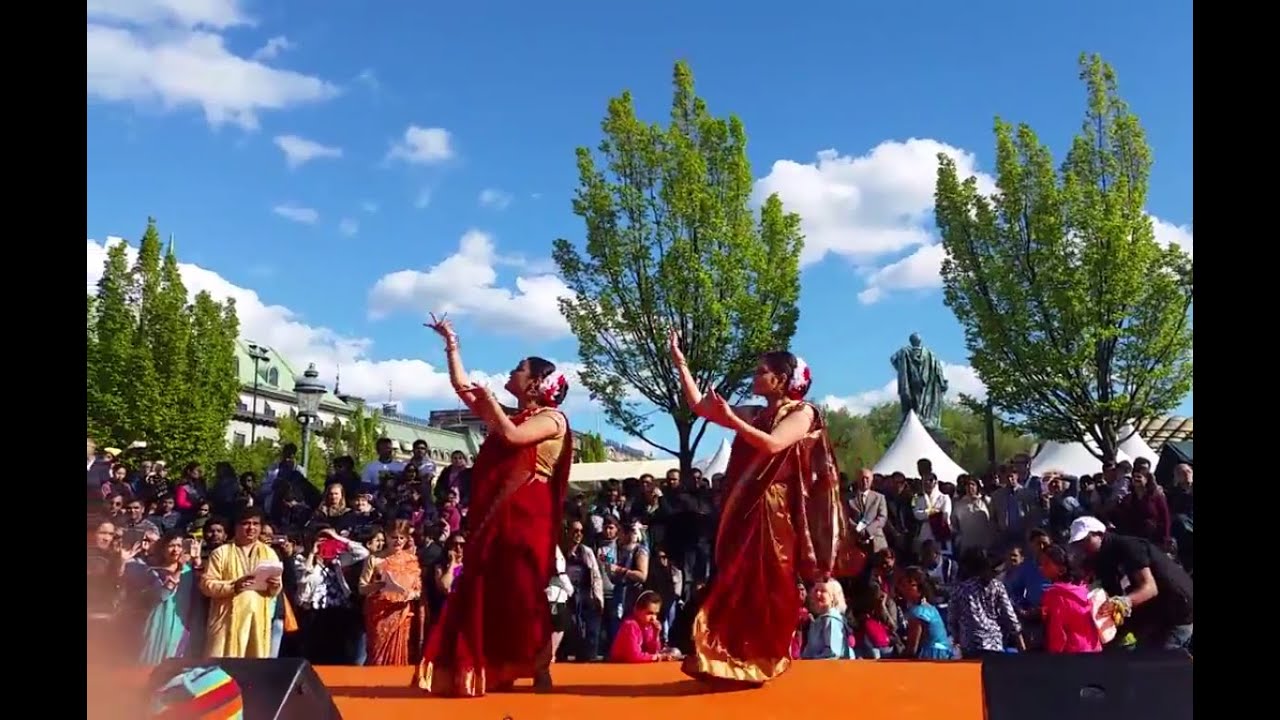 Bengali Folk Dance | Akashe Batashe | Bollywood Empire - YouTube