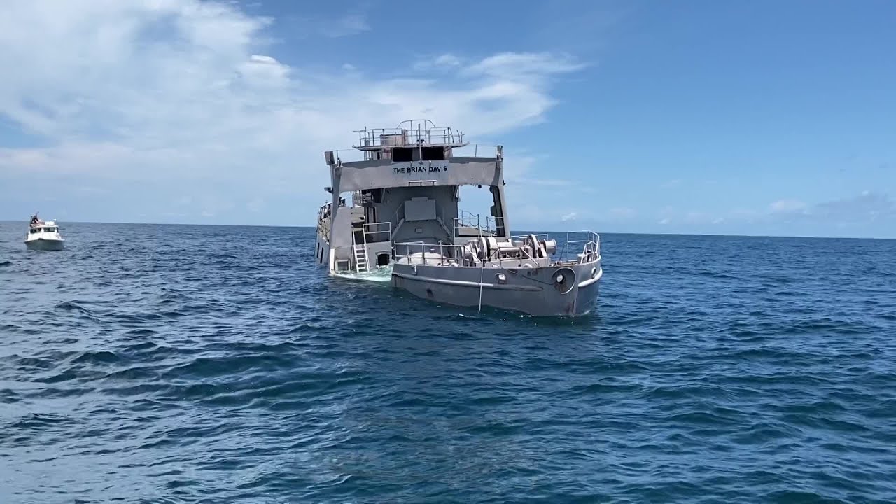 VIDEO: Ship sunk at NC coast to build artificial reef - YouTube