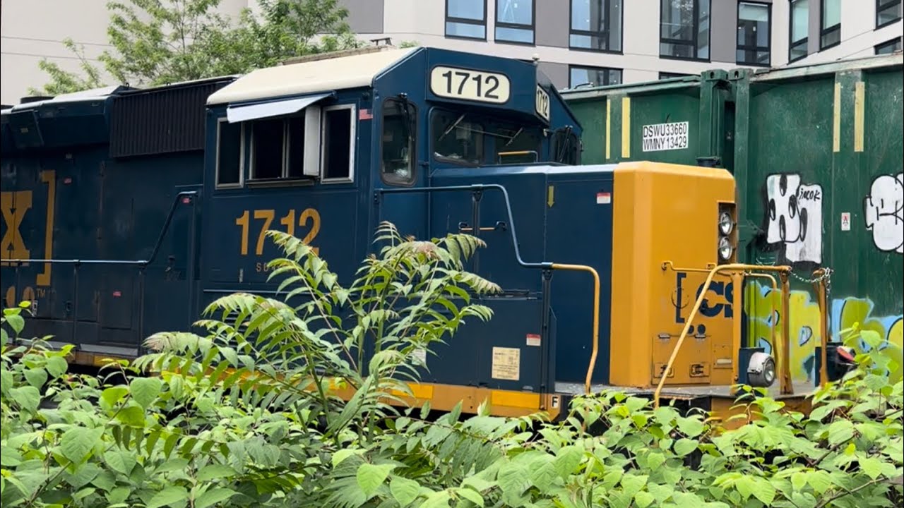 CSX: Y102 with 1712 delivering parts for wind turbines to Fresh Pond ...