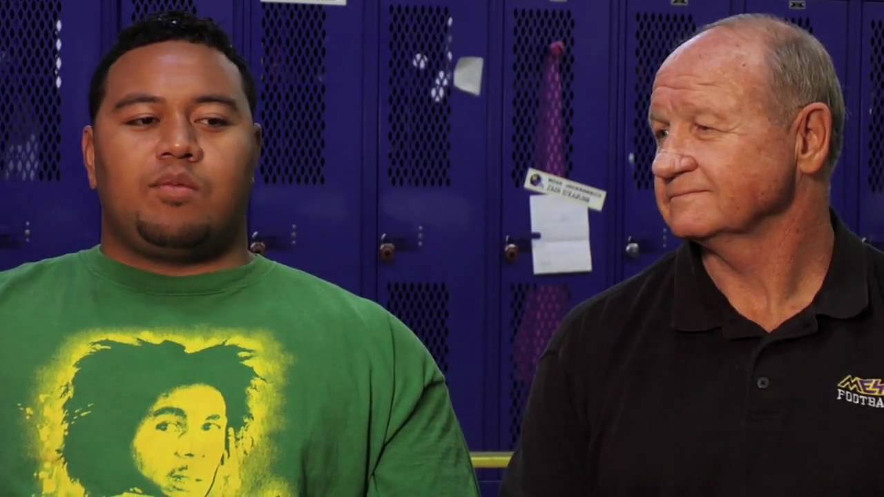 Arizona's Deuce Lutui Visits His High School - YouTube