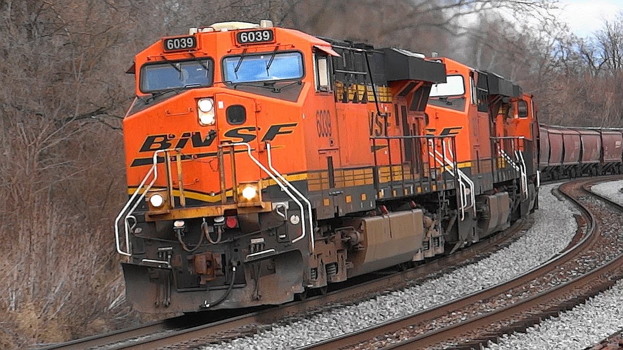 🎃🎃🎃 Three BNSF Pumpkins Pull Grain Train Thru Shenandoah Junction - YouTube