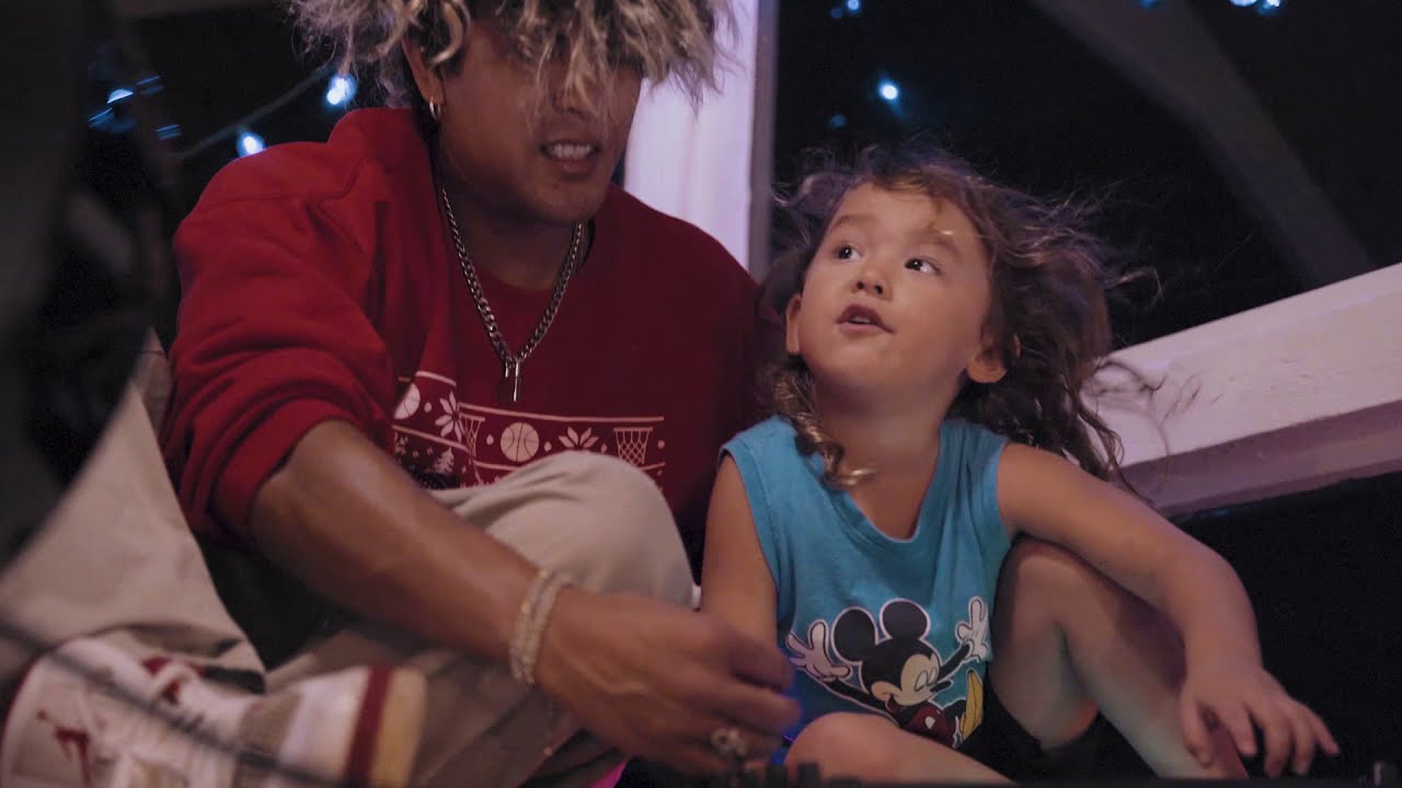 Mele Kalikimaka - Braxton & Maverick🎄🎄 - YouTube Music