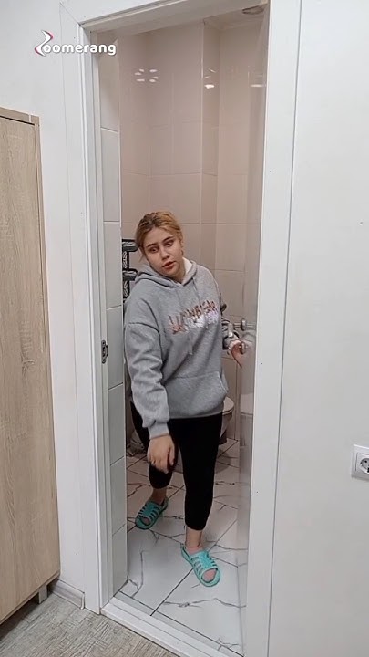 даже не спрашивайте почему мы в туалете🤣 Youtube