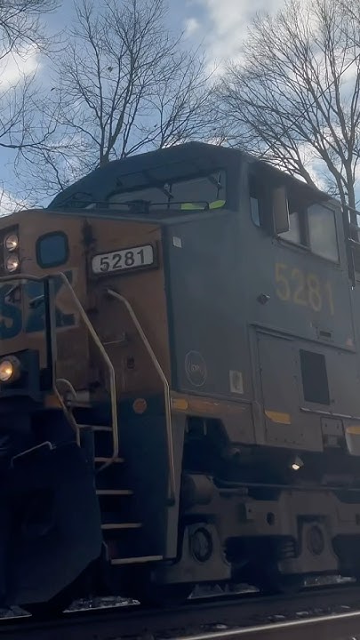 CSX 5281 leads followed by 3192 - YouTube
