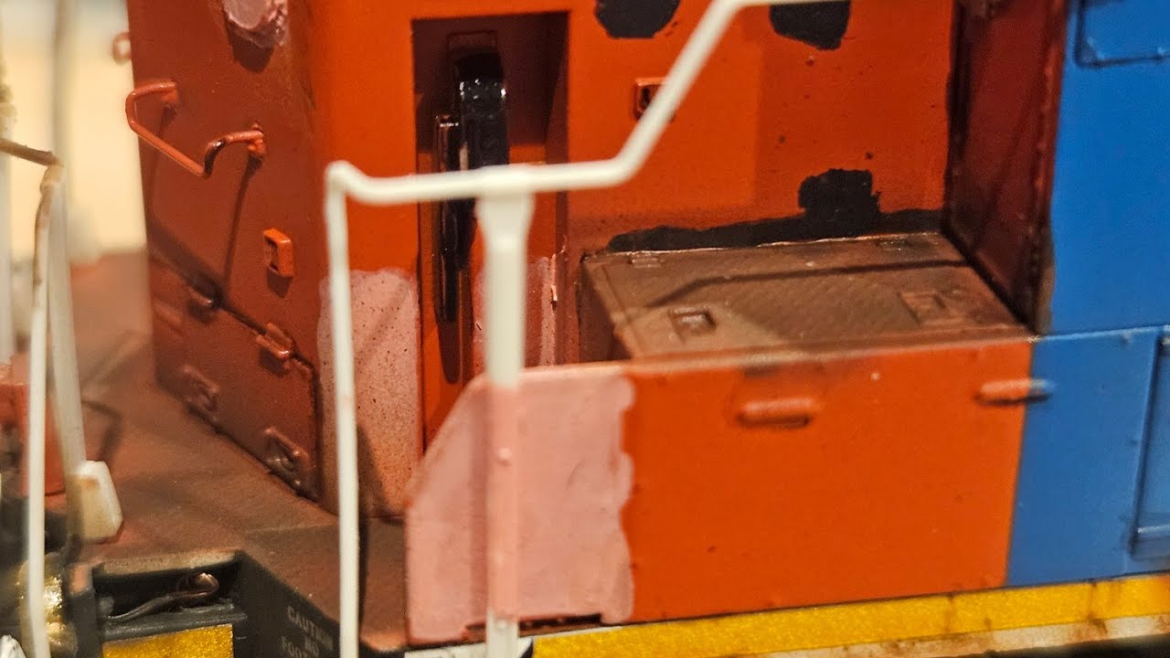 Part 1 of the complete build and weathering of an Athearn Genesis GTW ...