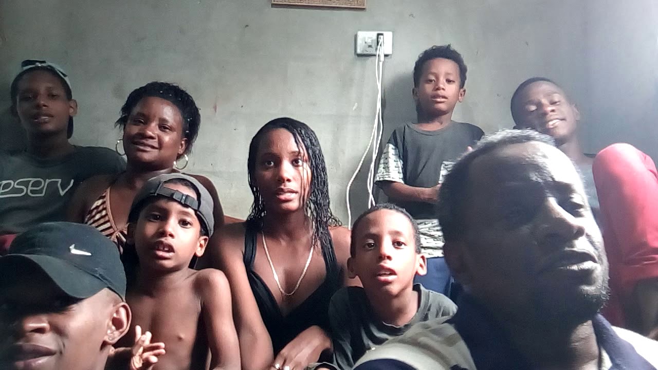 Kades singers- Tudo é Paz- Altemir Machado e Família - YouTube