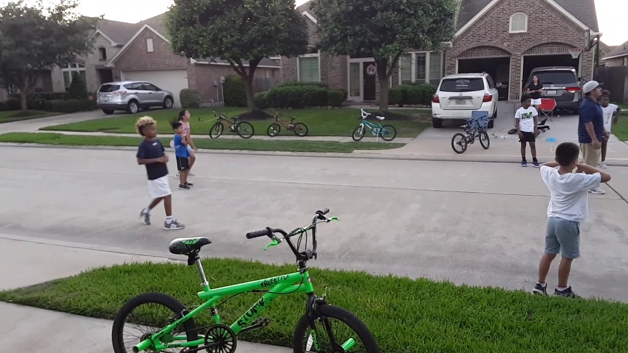 Street baseball - YouTube