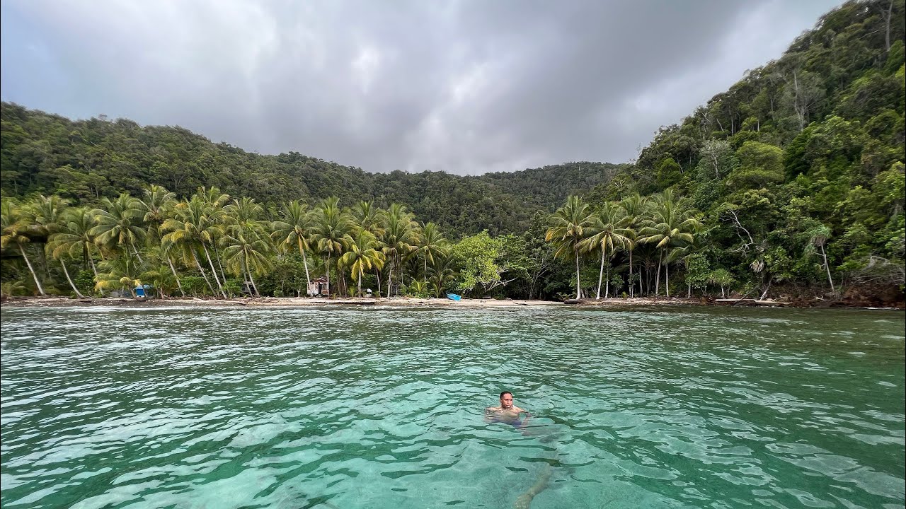 Keindahan Pantai Tersembunyi Di Balik Gunung Cycloop || Kabupaten ...