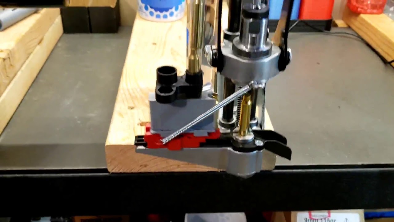 Lee APP Press swaging 5.56 / 223 brass crimped primer pockets - YouTube