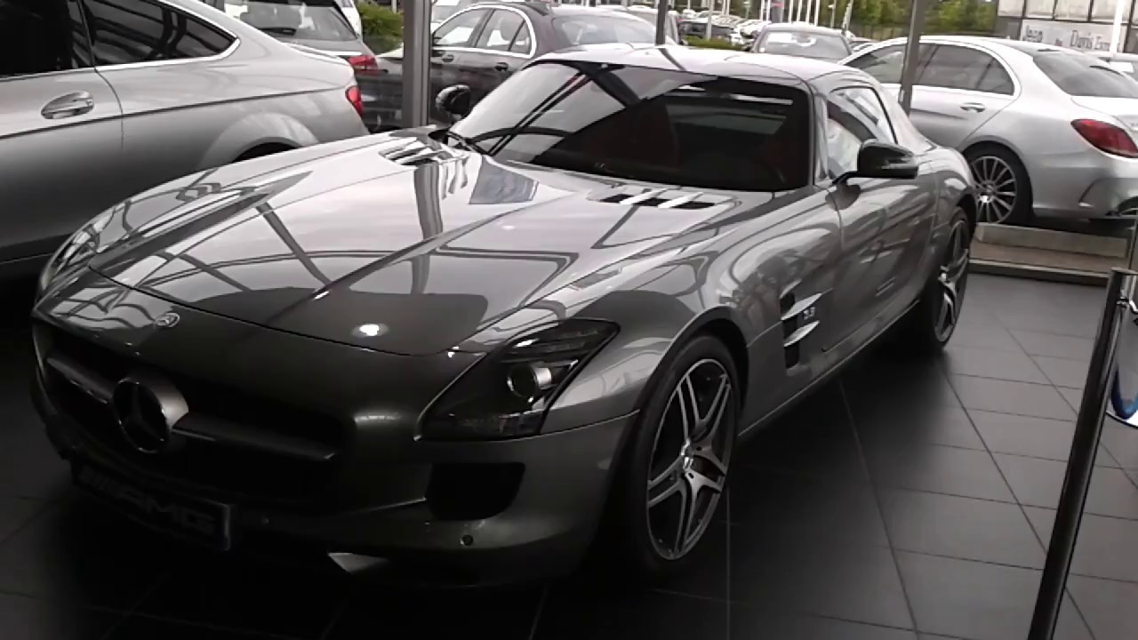 MERCEDES - BENZ MCLAREN SLR VS SLS AMG DUBAI - YouTube