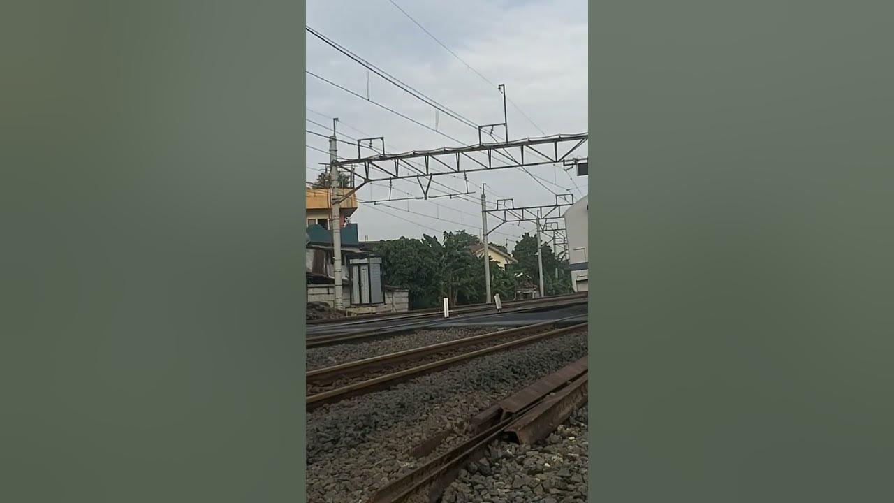 KA GAJAYANA TAMBAHAN TUJUAN GAMBIR MELINTAS JPL 81 BEKASI (22/12/24 ...