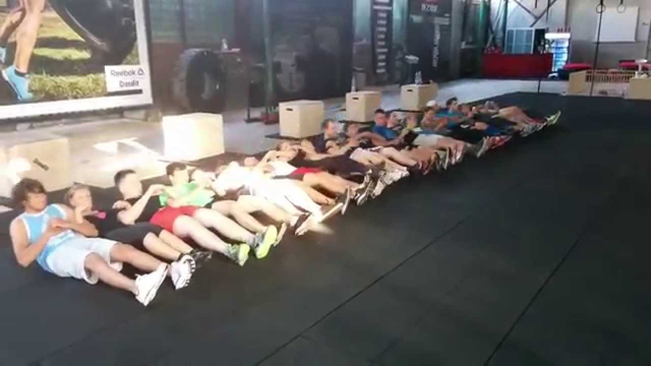 Warming up at CrossFit Teika - Sit Up CHAIN!!! - YouTube