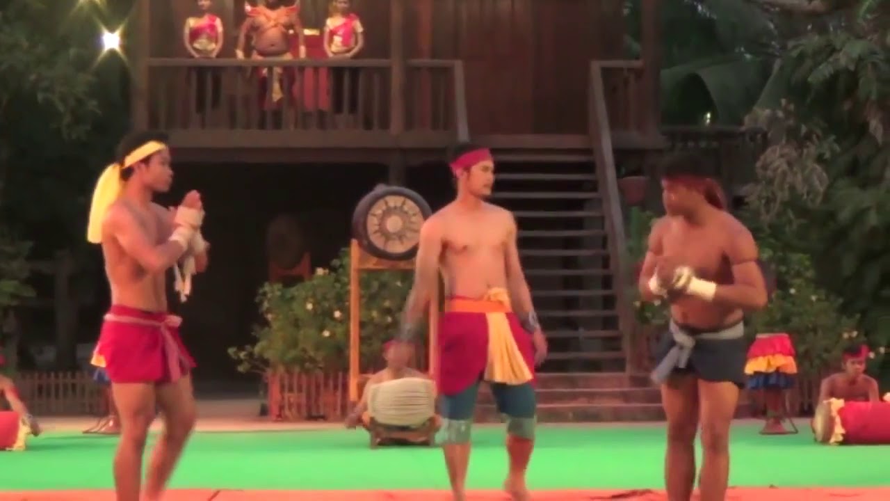 ការប្រយុទ្ធគុនដាវ បុរាណ BOKATOR KHMER sword fighting - YouTube