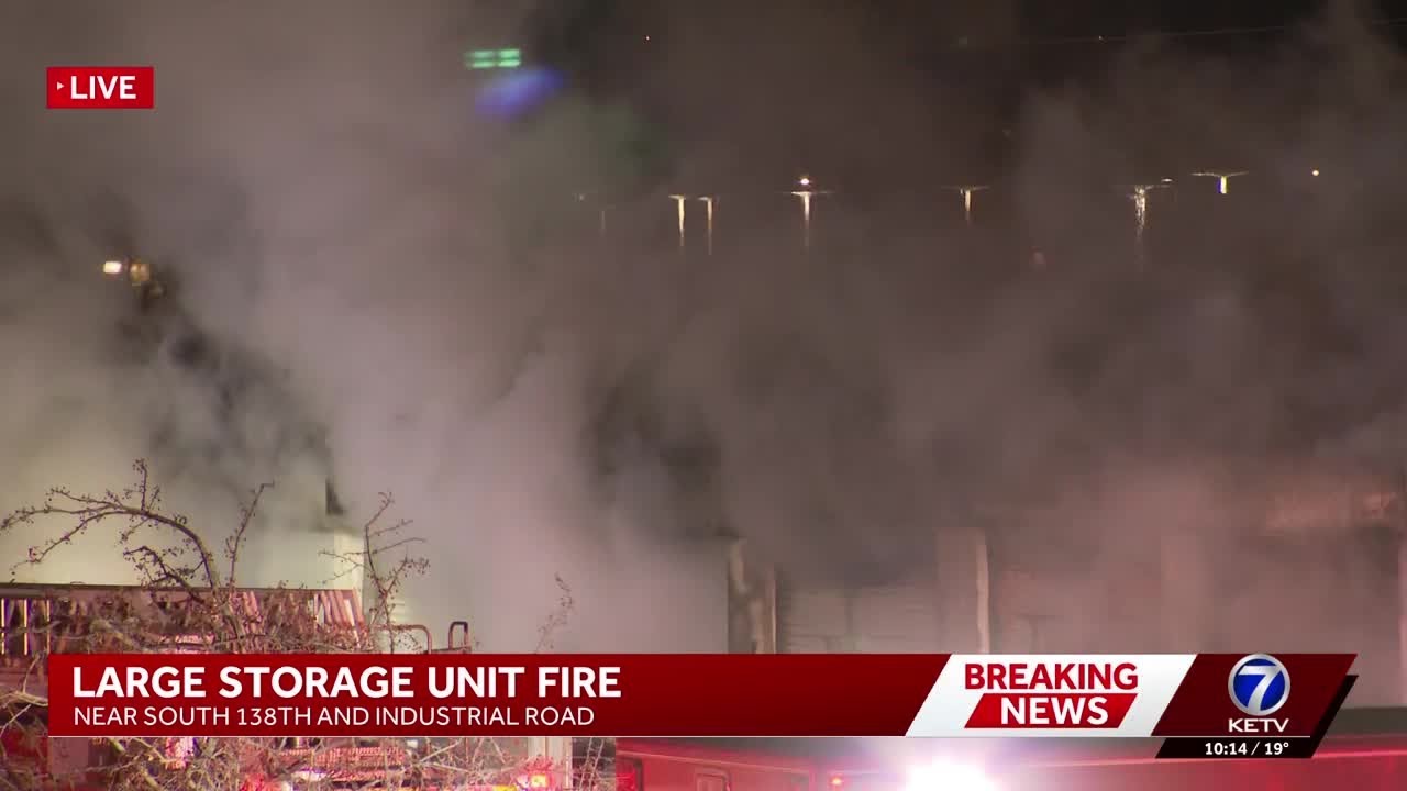 Large Storage Unit Fire - YouTube