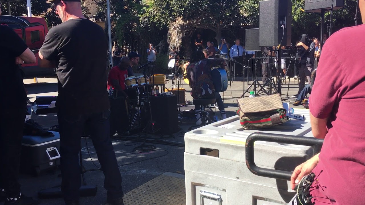 Gorillaz “Souk Eye” outside @HD Radio Sound Space KROQ 10-19-18 - YouTube