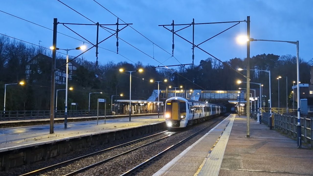 Great Northern Class 379 passes through Hadley Wood - YouTube