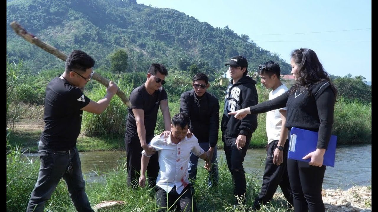 Linh's plot is discovered. Egan is eliminated to silence him. Will kind-hearted Egan escape ...