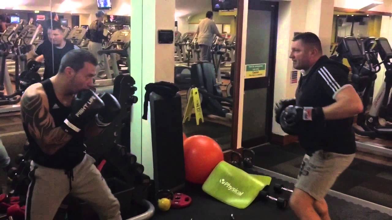 Antrenament box(palmare) (boxing training;pads) - YouTube