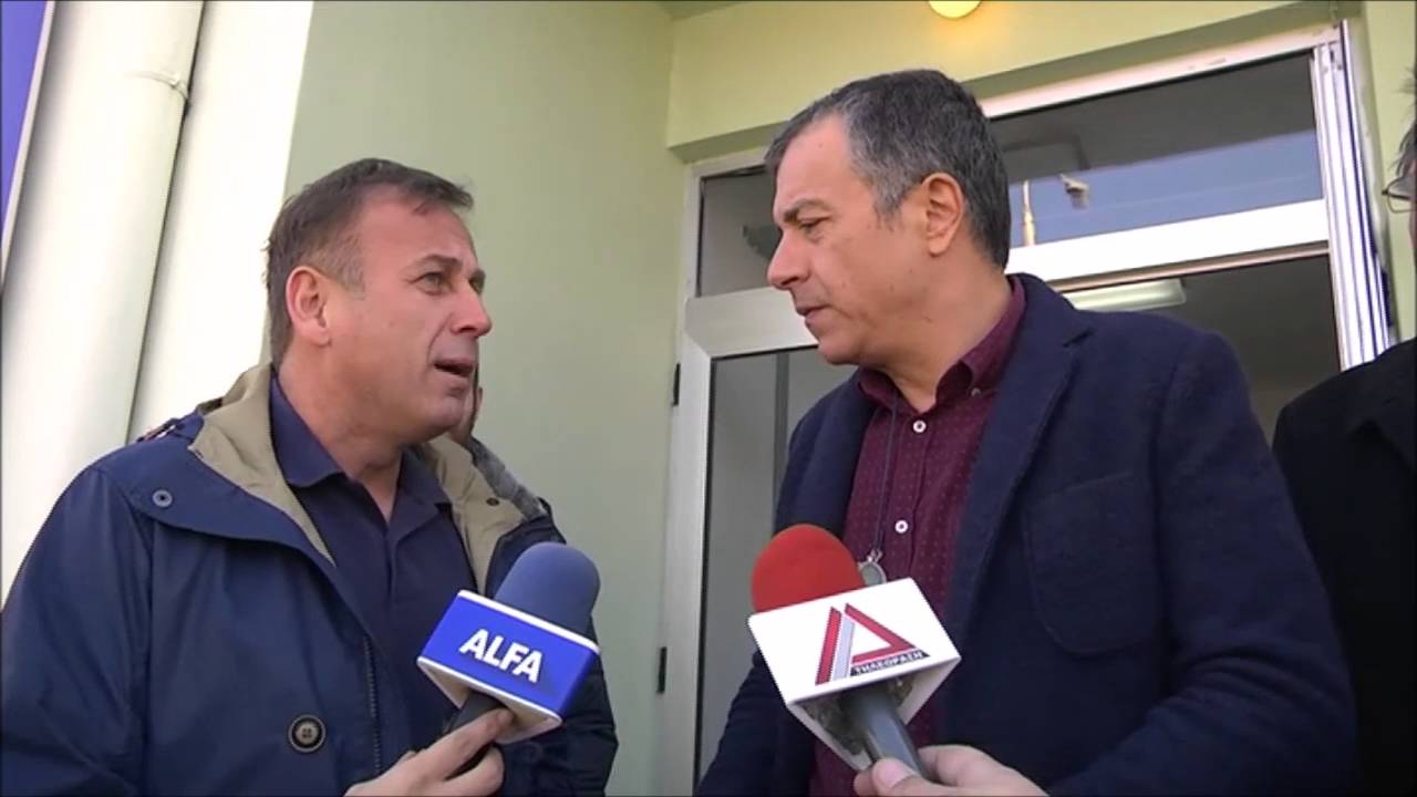 Ο Σταύρος Θεοδωράκης συνομιλεί με τους αγρότες στον Έβρο - YouTube