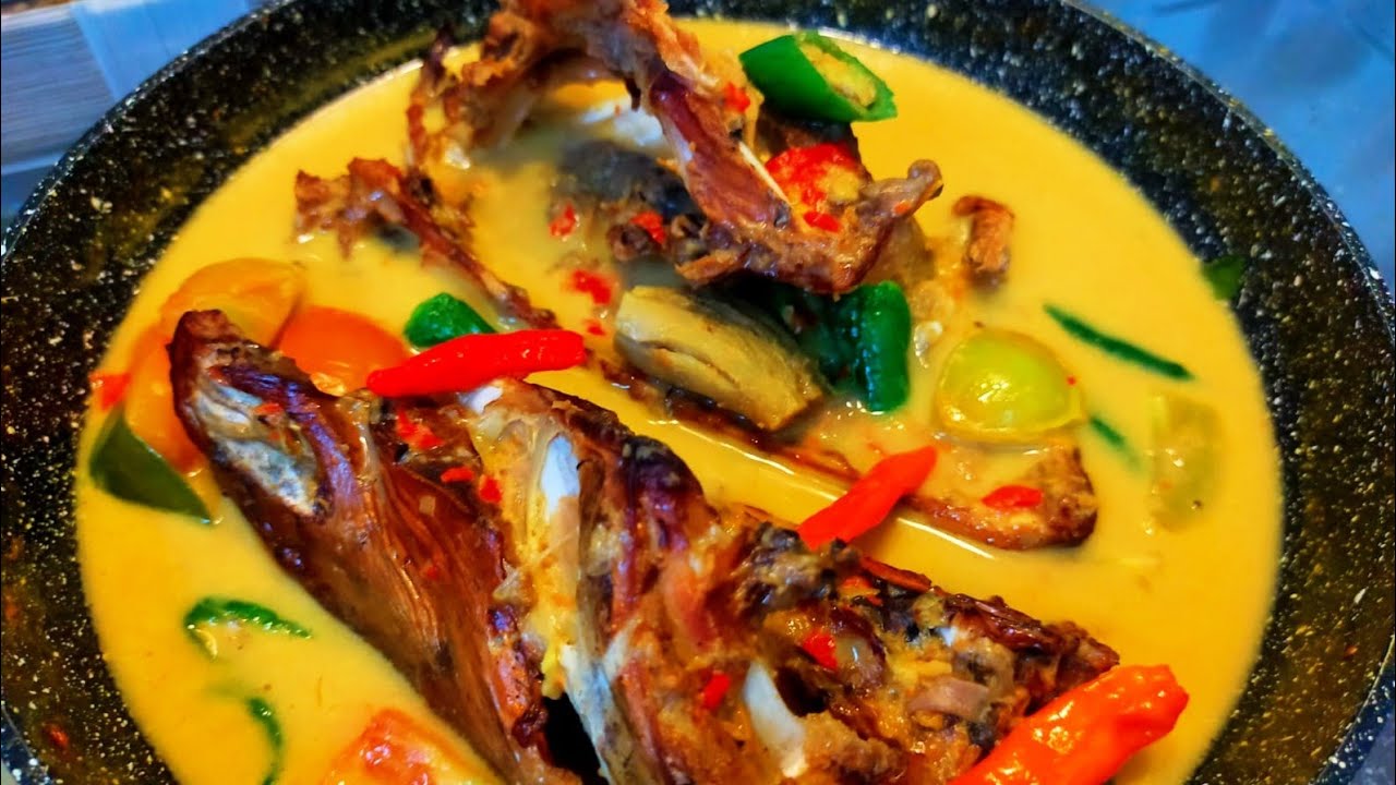 MANGUT KEPALA IKAN MANYUNG KHAS SEMARANG , PEDES NAGIH !!! - YouTube