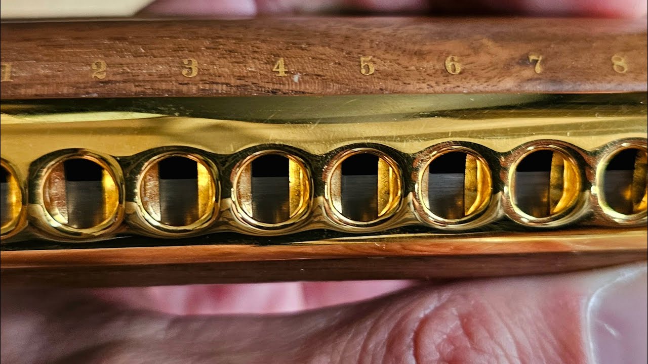 Chromatic harmonica lesson: Should I play C in hole 4 or hole 5? - YouTube