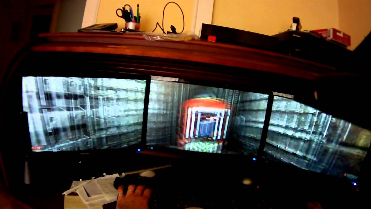 Doom 3 triple screen - YouTube