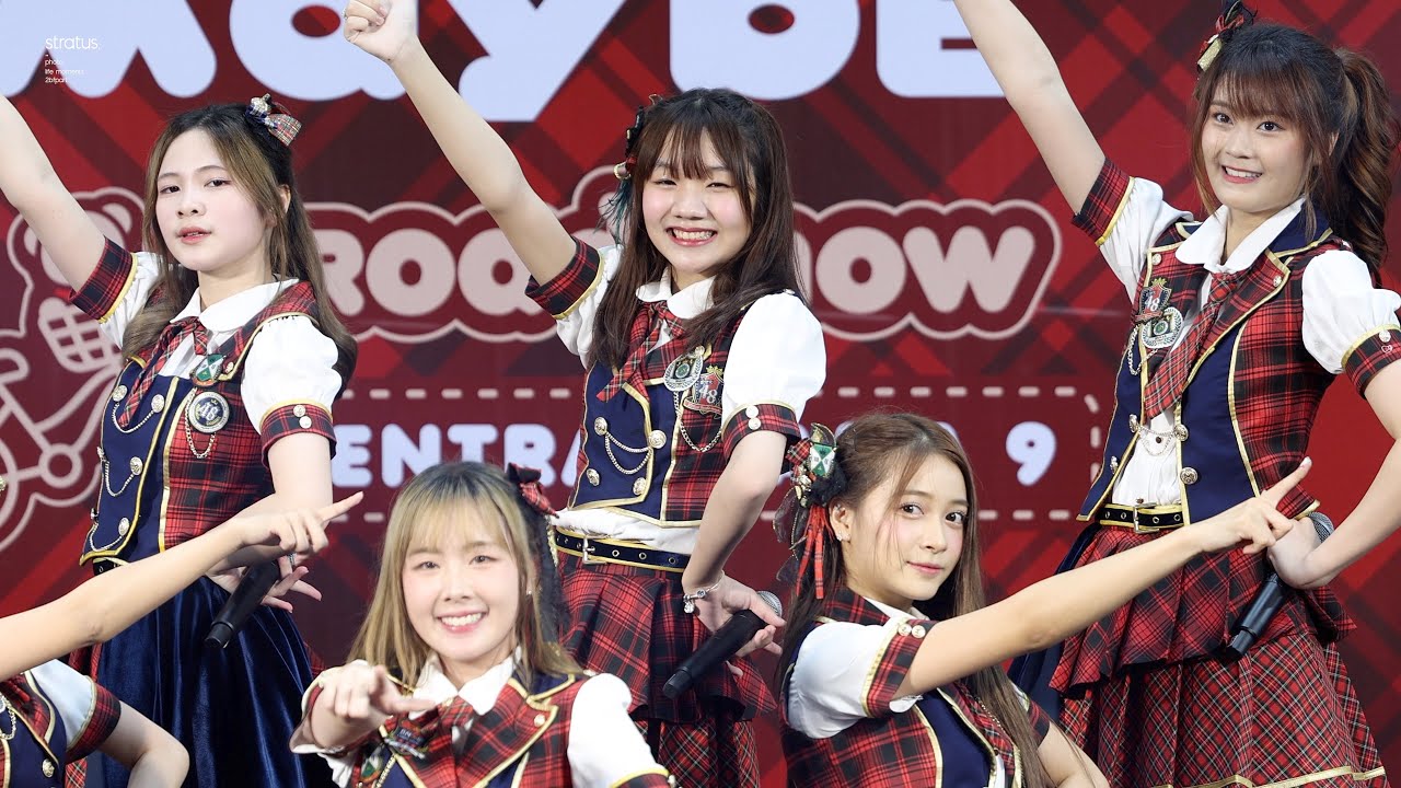 [Focus Cam 4K60p] 230429 Monet BNK48 - Tsugi no Season @ Central RAMA ...