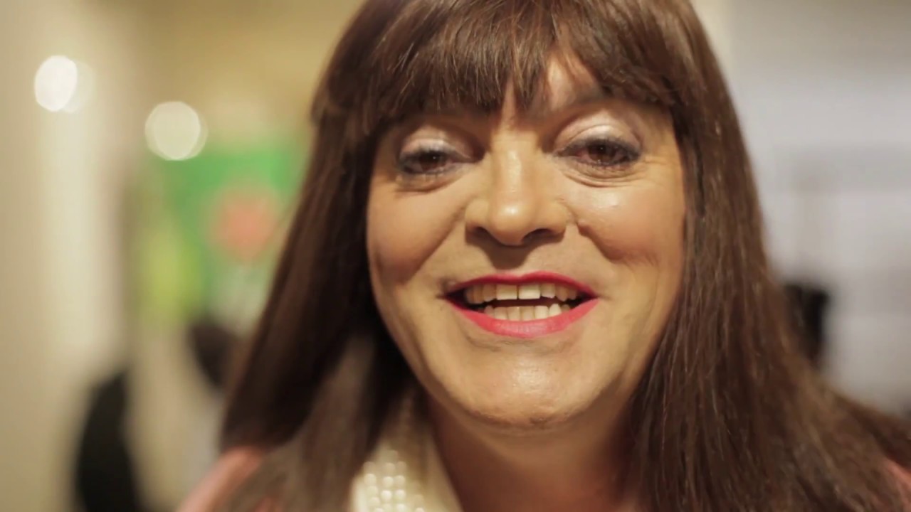 La Elvira prepara su programa. - YouTube