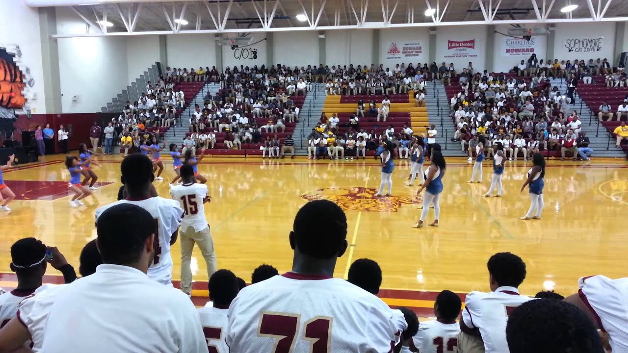 Howard Cheerleaders Vs Howard Dance Team - YouTube