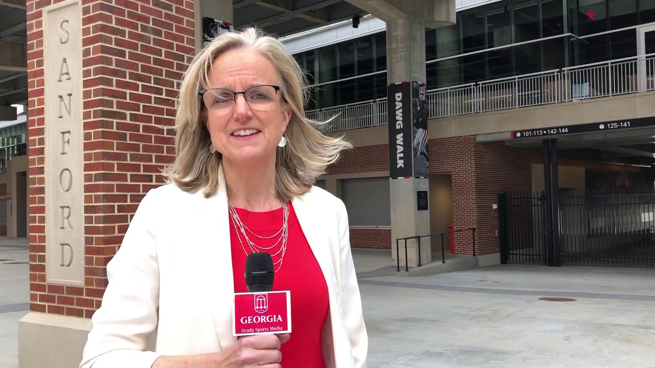 Vicki Michaelis congratulates #Grady2020 graduates - YouTube