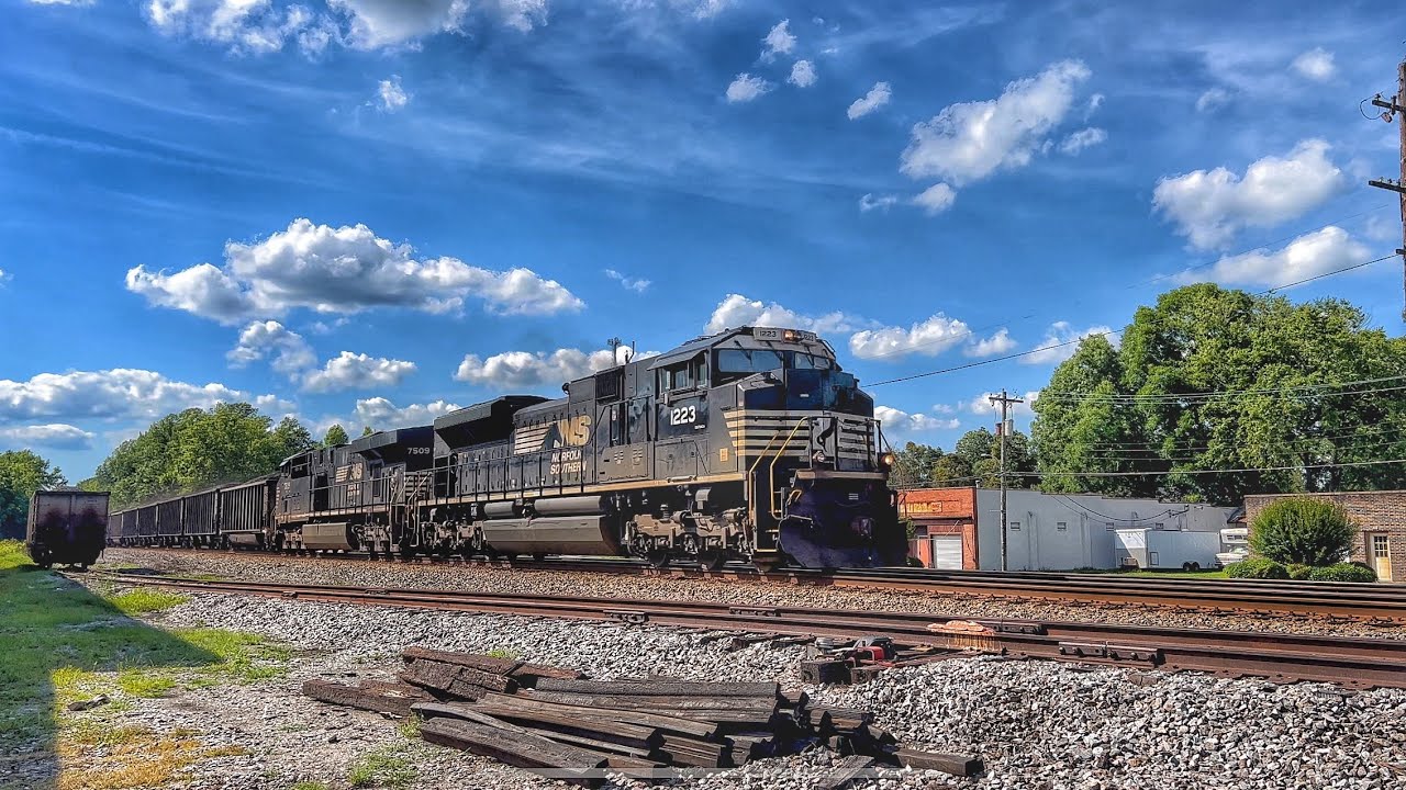 Railfanning Wakefield, VA ft AMTK 161 50th Anniversary, inaugural run ...