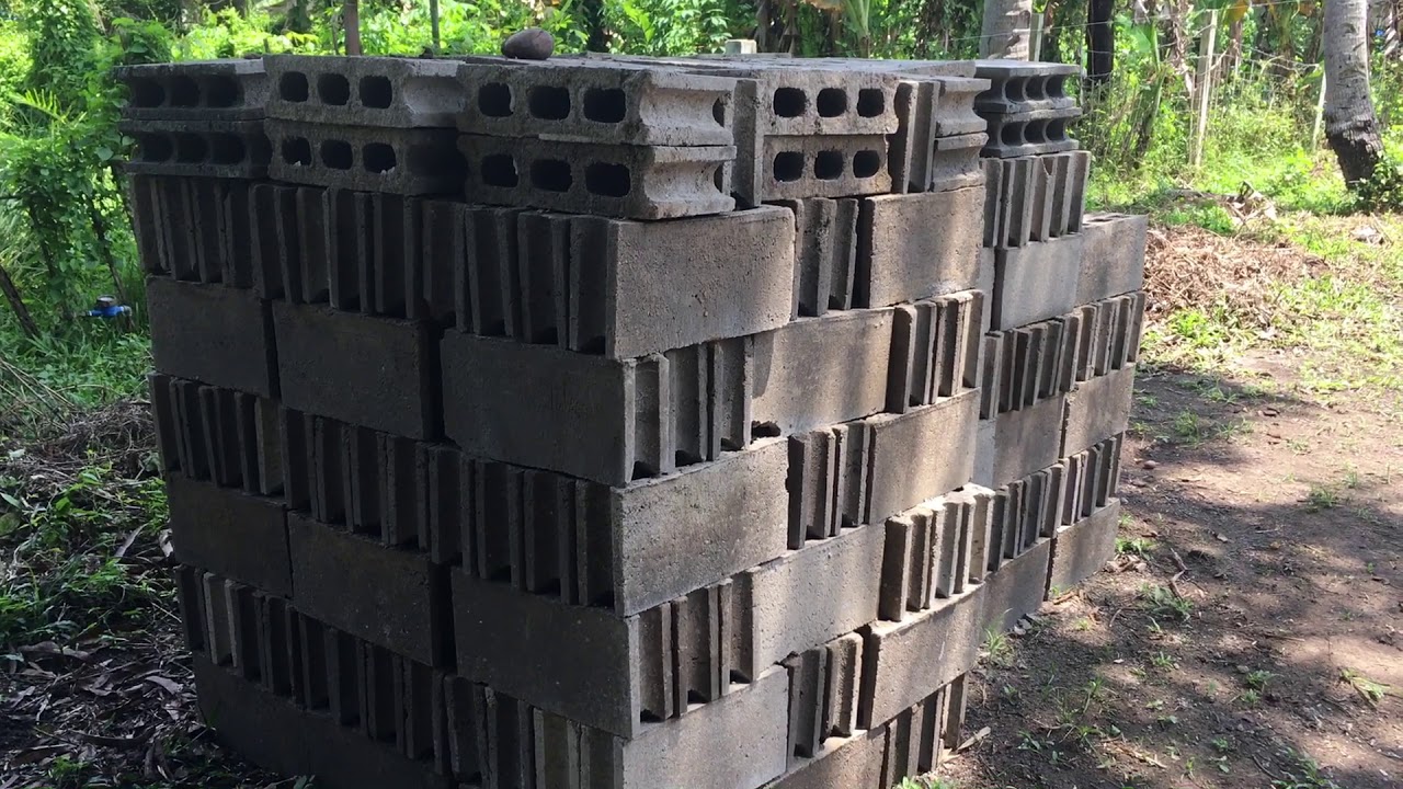 Valencia House Build #4 - Making Hollow Blocks - YouTube