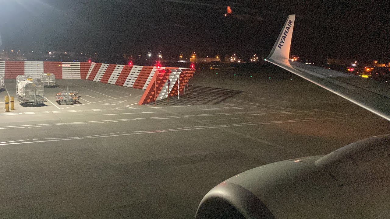 NIGHT APPROACH AND LANDING into Gatwick Airport 01/10/2022 - YouTube