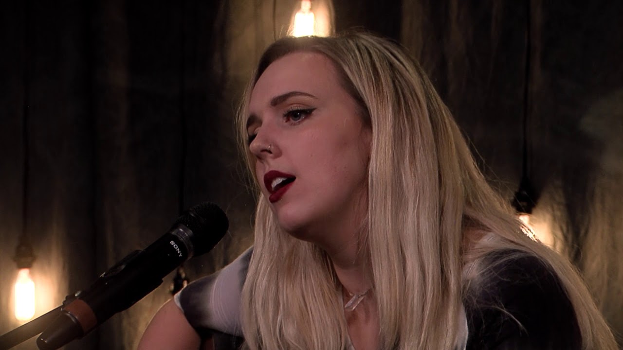Delaney Dean - Don't Tell Me to Wait (Live on MT @ Night) - YouTube