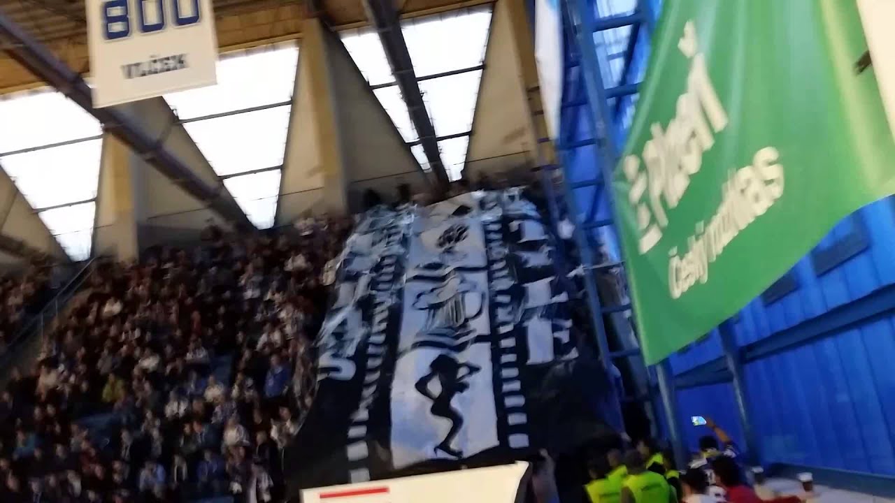 Choreo "Ultras style": Plzeň - Kometa (16.11. 2014) - YouTube