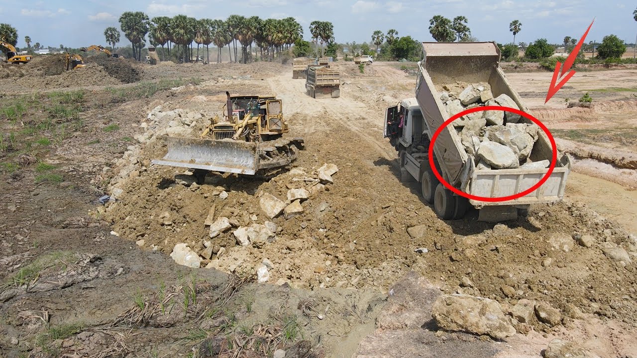Daily Activities Work forever Push Mud in water by Bulldozer komatsu ...