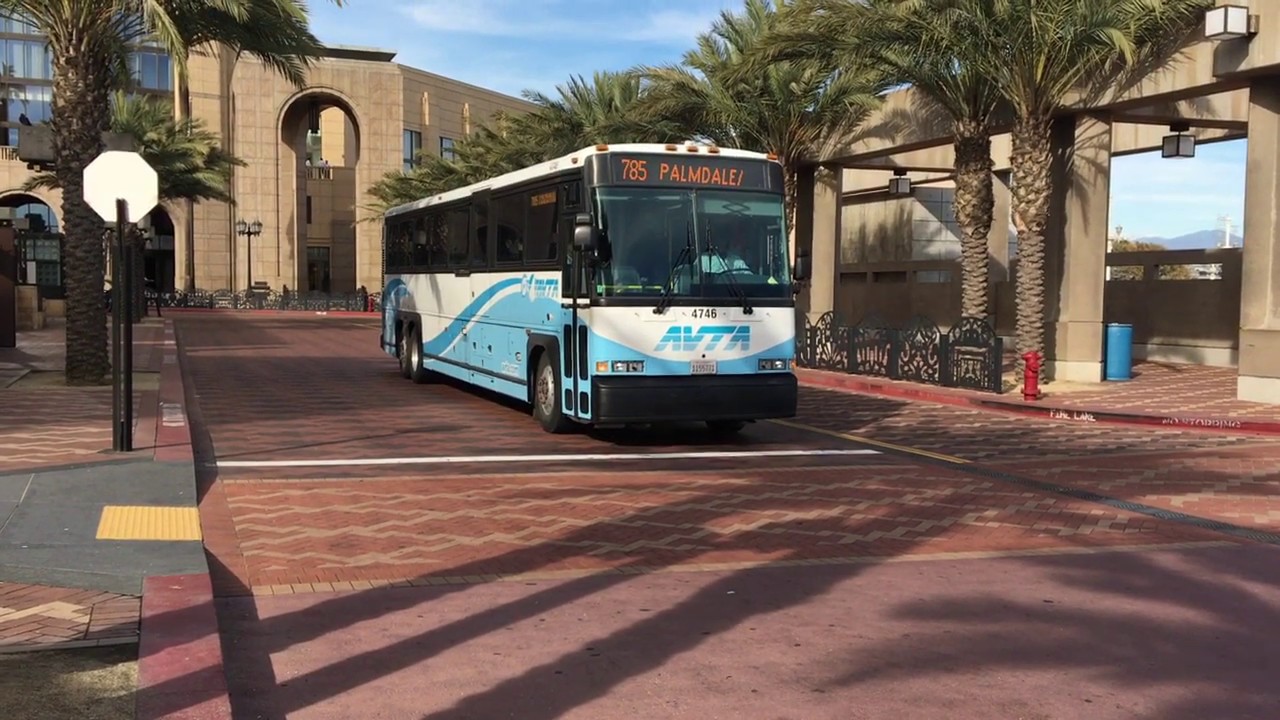 AVTA 2004 MCI D4500 #4746 | Coin Lloyd's Transit Hub - YouTube