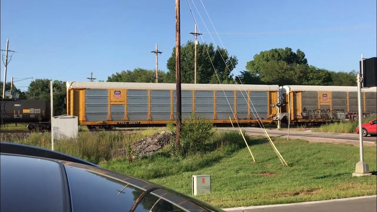 NS 9928 Leads Union Pacific Manifest Train w/ Auto rack cars W., 192nd ...